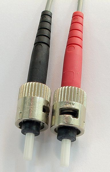 What is the difference between ST and FC fiber connectors
